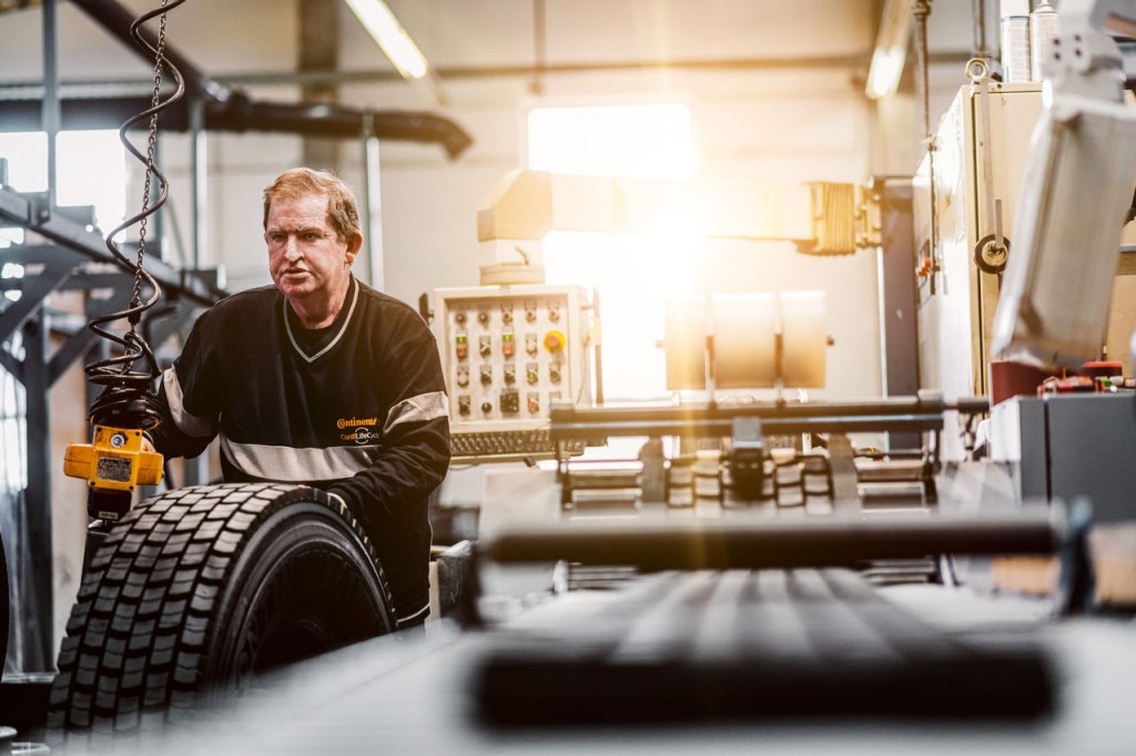 Retreading with intelligent tyres