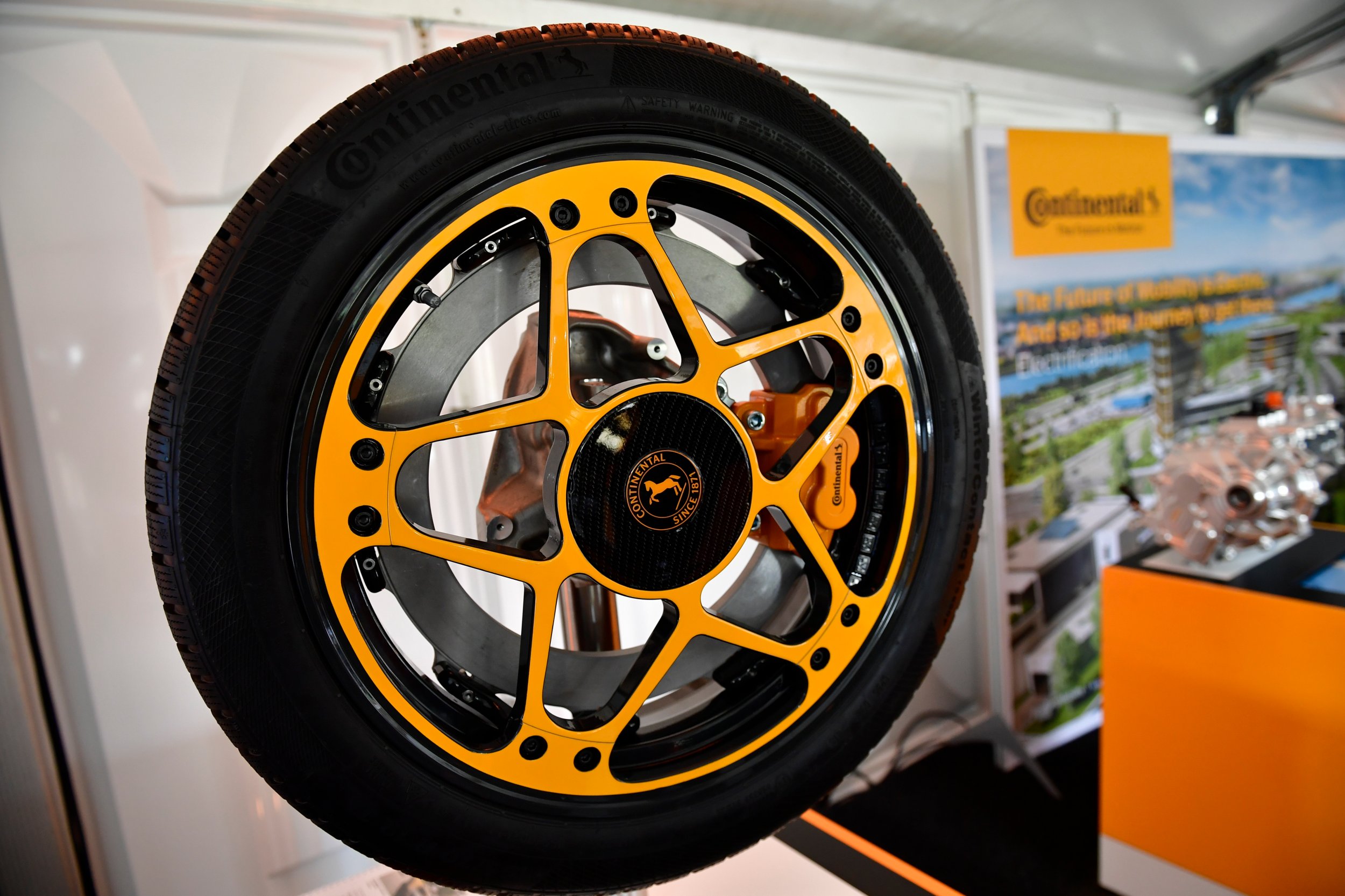 Smart tyres for autonomous vehicles | Continental tyres